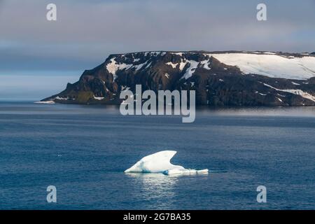 Iceberg floating before the flat table mountains covered with ice ...