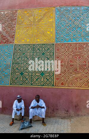 Men sitting at the entrance to Gidan Rumfa, the Emirs palace of Kano ...
