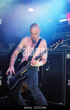 Queens of the stoneage QOTSA performing at the Mean Fiddler 2 25th June ...