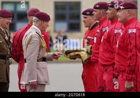 Red Devils Parachute Regiment's parachute display team Stock Photo - Alamy