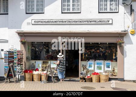 Llangollen shop long name Wales Stock Photo - Alamy