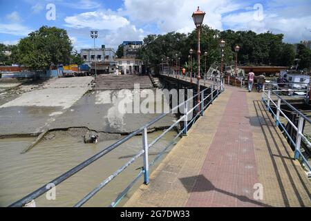 Shibpur ferry ghat jetty on the Ganges. Howrah, India Stock Photo - Alamy