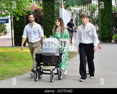 Swedens' Prins Carl Philip and Princess Sofia arrive at the Solliden ...
