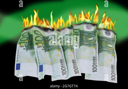 Money burns. Euro banknotes burning in flames Stock Photo - Alamy