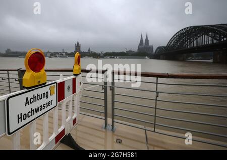 Attention heavy rain sign Stock Photo - Alamy