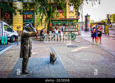 Bronze statue of actor Peter Falk as his most famous character police ...