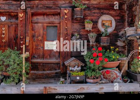 Beautiful traditional house in Lauterbrunnen Stock Photo - Alamy