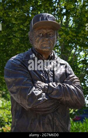 A statue of former Washington Huskies coach Don James at Husky Stadium ...