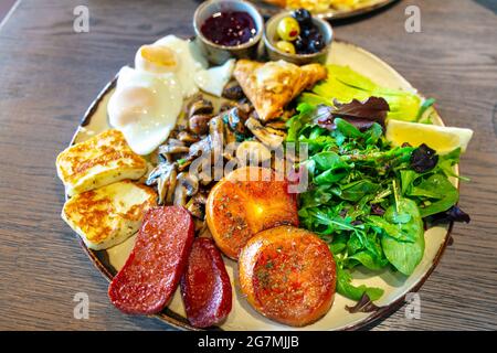 Turkish Breakfast at Gokyuzu Restaurant on Green Lanes, London, UK ...