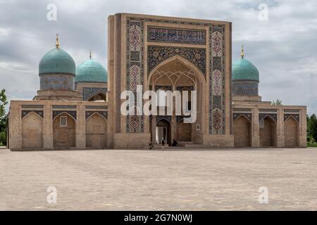 Abu Bakr Kaffal Shashi mausoleum, Tashkent, Uzbekistan, Central Asia ...