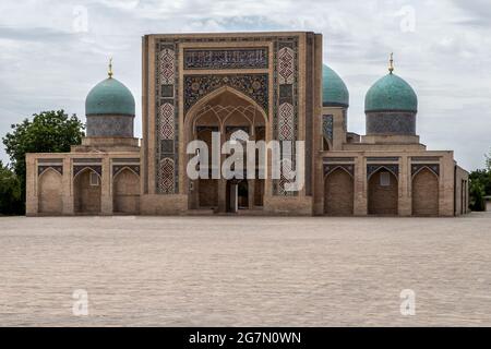 Abu Bakr Kaffal Shashi mausoleum, Tashkent, Uzbekistan, Central Asia ...