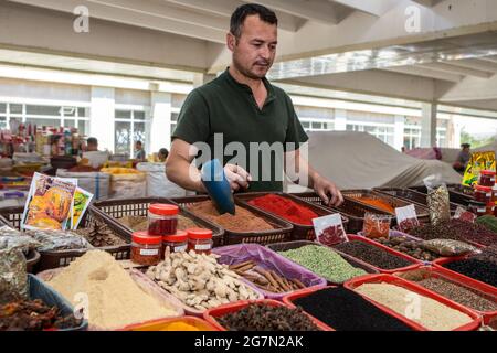 Siyob Bazaar, aka Siab Bazaar, Samarkand, Uzbekistan Stock Photo - Alamy