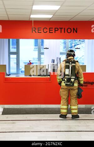 Smoke diver from the rescue service Stock Photo - Alamy