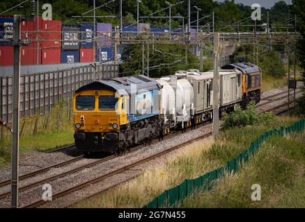 GB Railfreight Class 66 - 66771 and 66709 hauling a brand new ...
