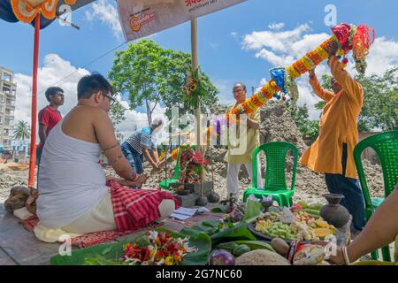 HOWRAH, WEST BANGAL,INDIA - JULY 7TH, 2017 : khutipuja, the starting ...