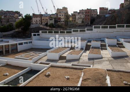 Jannat al-Mualla Cemetery in Mecca. Old Muslim graveyards i Stock Photo ...