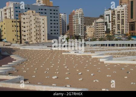 Jannat al-Mualla Cemetery in Mecca. Old Muslim graveyards i Stock Photo ...