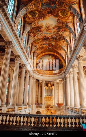 Versailles castle architecture details inside the Gallery of Great ...