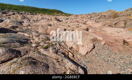 Granite rock formations and cliffs at Jeannie Greaves, Boddam ...