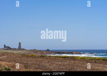 San Simeon, CA, USA - June 8, 2021: Pacific Ocean coastline North of ...