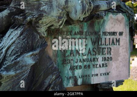 Richmond and East Sheen graveyard and cemetery with sign, tombstones ...