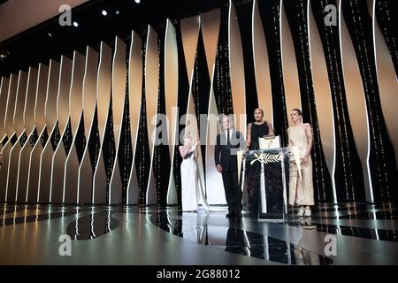 Julia Ducournau and boyfriend won the Palme d Or Best Movie Award for ...