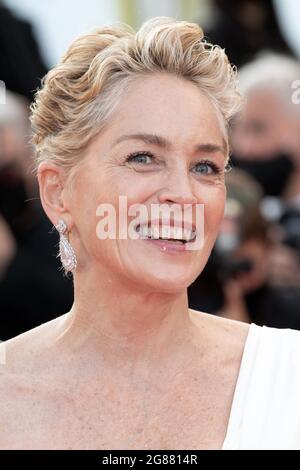 Sharon Stone attends the screening of OSS 117: From Africa With Love ...