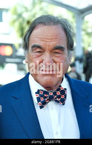 Oliver Stone attending the OSS 117: Alerte Rouge En Afrique Noire ...