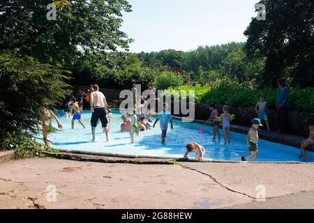 Knaresborough paddling pool Stock Photo - Alamy