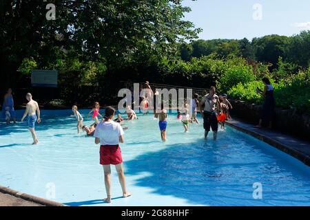 Knaresborough paddling pool Stock Photo - Alamy