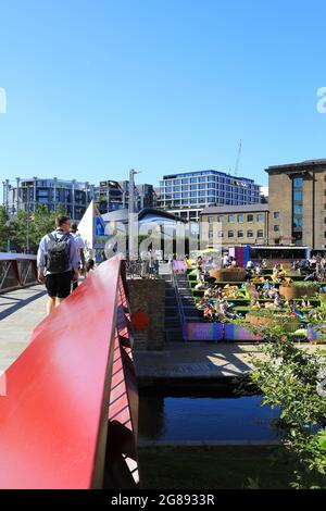 The new Esperance Bridge over Regents Canal, by Granary Square at Kings ...