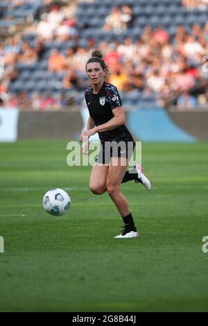 Chicago Red Stars defender Arin Wright (3) plays the ball during a NWSL ...