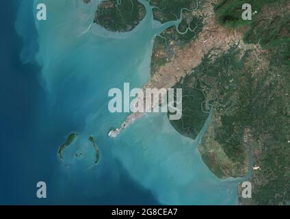Conakry, Guinea: City of the capital Conakry Stock Photo - Alamy