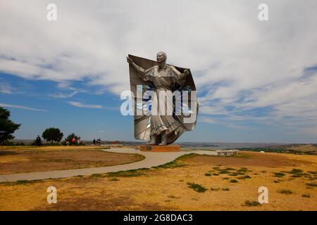 Dignity statue, Chamberlain, South Dakota Stock Photo - Alamy