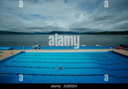 gourock outdoor swimming pool scotland Stock Photo - Alamy