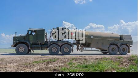 British army Oshkosh 6x6 wheeled tanker Logistic Support & Transport ...