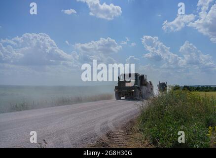 British army Oshkosh 6x6 wheeled tanker Logistic Support & Transport ...