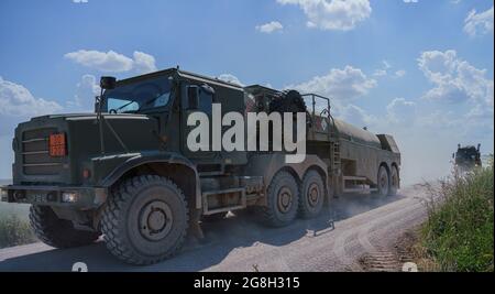 British army Oshkosh 6x6 wheeled tanker Logistic Support & Transport ...