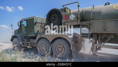 British army Oshkosh 6x6 wheeled tanker Logistic Support & Transport ...