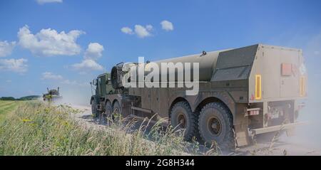 British army Oshkosh 6x6 wheeled tanker Logistic Support & Transport ...