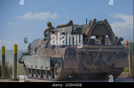 British army Challenger 2 CRARRV battle tank recovery and repair ...