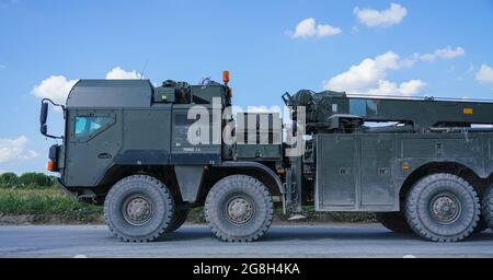 British army MAN SX45 32.430 8x8 Recovery Truck in action on a military ...