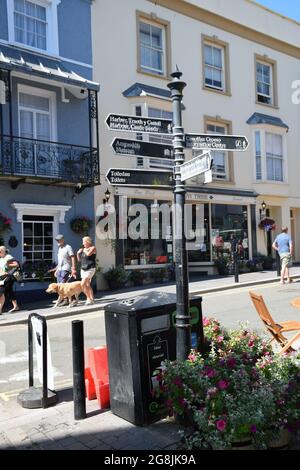 Bilingual Welsh English Toilet Sign Stock Photo - Alamy
