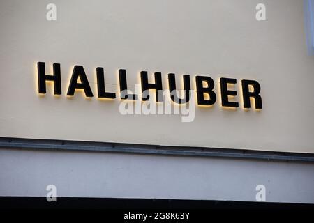 Logo und Schriftzug vom Modehaus Hallhuber. (Photo by Alexander Pohl ...