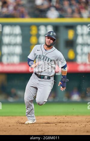 Seattle Mariners first baseman Ty France makes a play against the ...