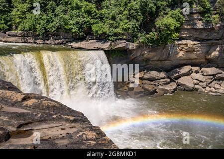 Cumberland Falls rainbow waterfall Cumberland state park River Kentucky ...