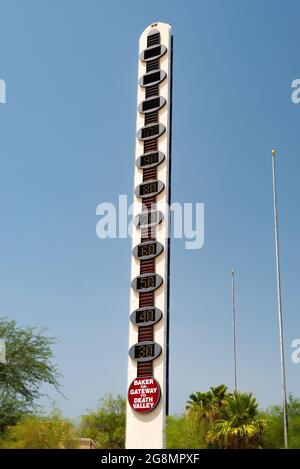 World’s Tallest Thermometer ROADSIDE ATTRACTION June 8, 2021 in Los ...
