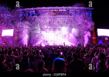 BARCELONA - JUL 10: People have fun, wearing masks to protect against ...