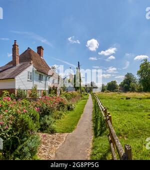 Headcorn: Graveyard of St Peter and St Paul’s Church with houses on ...