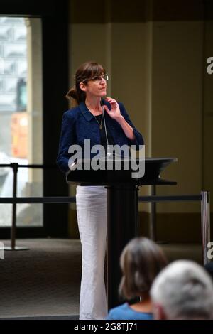 Stephanie Buck, Direktorin des Kupferstichkabinetts, bei der ...